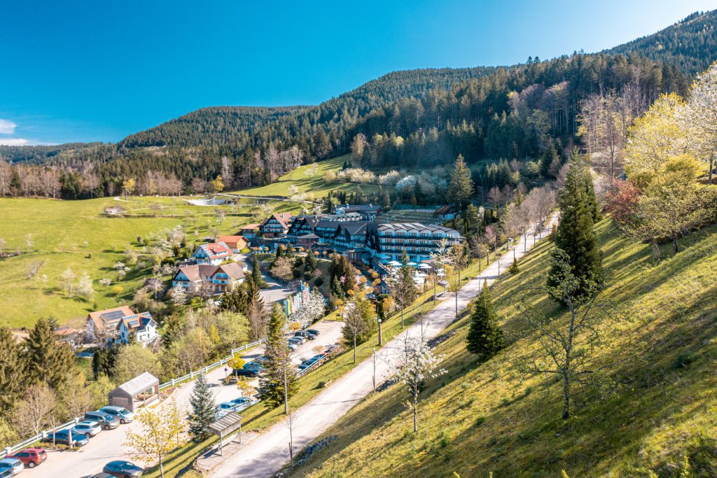 Our 70,000 m² hotel park - Relais & Châteaux Hotel Dollenberg